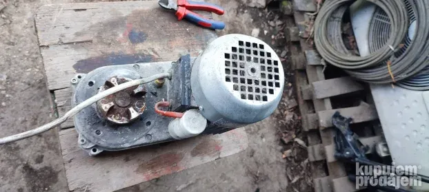 el.motor fir sa reduktorom 240v.0,3kw.10obr/min. - KupujemProdajem