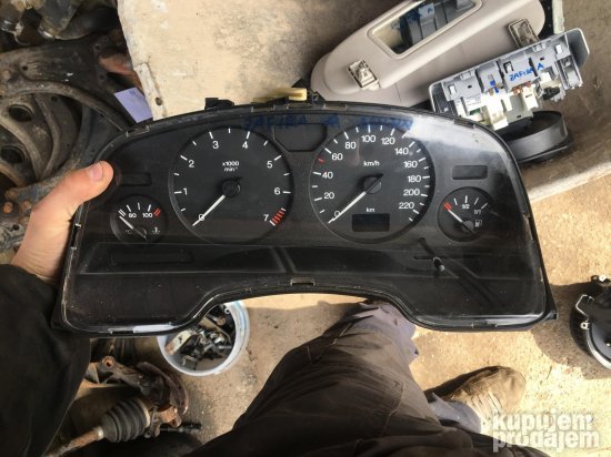 Kilometar sat km sat brzinometar opel zafira a benz - KupujemProdajem