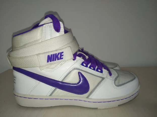 Nike decije duboke patike br 37,5 ( 23,5 cm) - KupujemProdajem