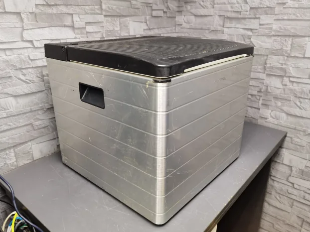 DOMETIC mini frizider 41L 220v 12v Gas - KupujemProdajem