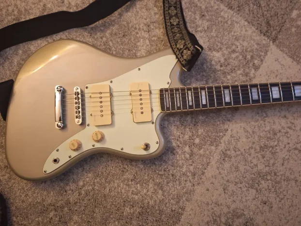 Harley Benton JA-60 VT Series i gitarsko pojačalo Axman - KupujemProdajem