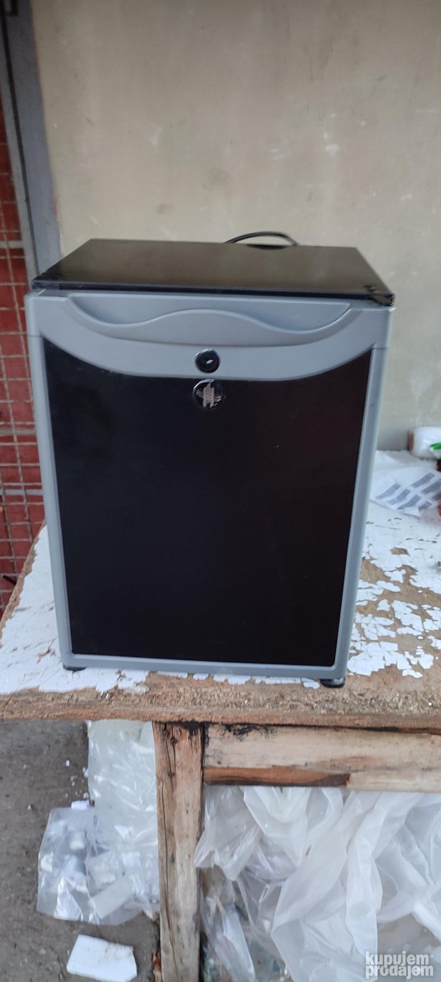 mini frizider ag mc40 38 lit.besumni stedisa 230v.68w. - KupujemProdajem