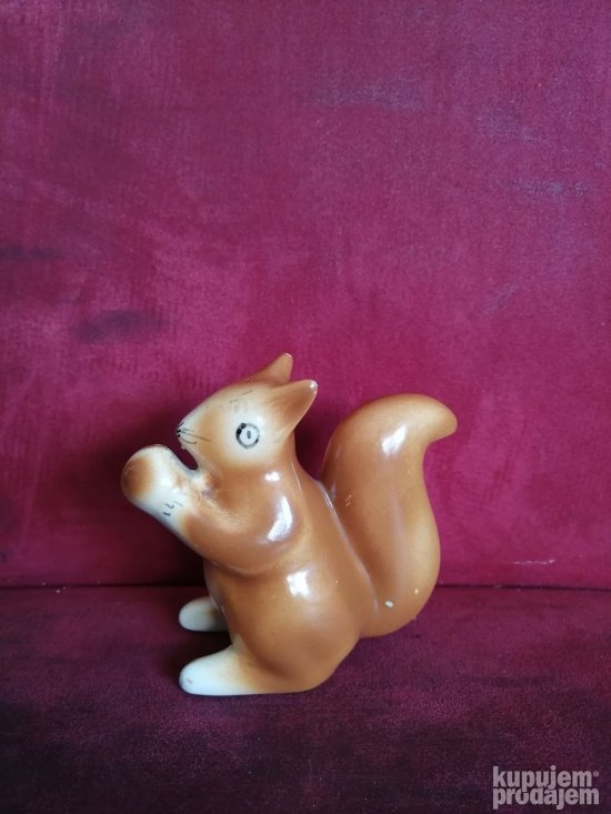 Lepa figura veverice sažirom - KupujemProdajem