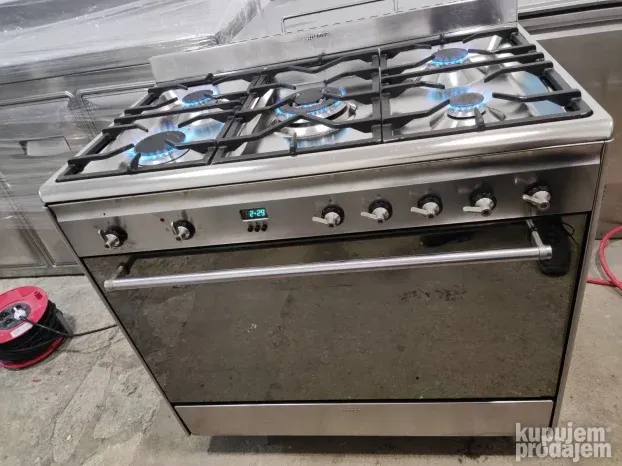 Sporet na plin sa 5 gorionika ogromnom plinskom rernom SMEG ...