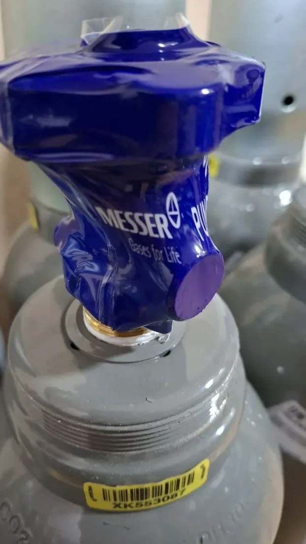 Potpuno nove, pune i atestirane CO2 boce sa kapom MESSER 10l ...
