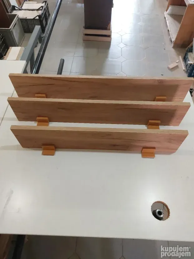 Police za zid , zidne police ZLATNI HRAST RAVNE - KupujemProdajem