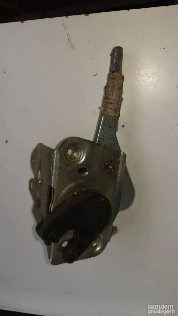 Zastava 101 unutrašnja prednja desna brava Yugo - KupujemProdajem