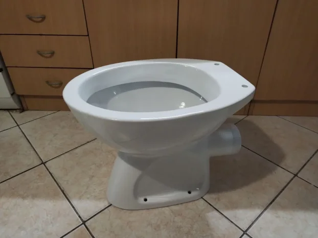 Wc solja Keramika Mladenovac baltik/zidna 2500kom - KupujemProdajem