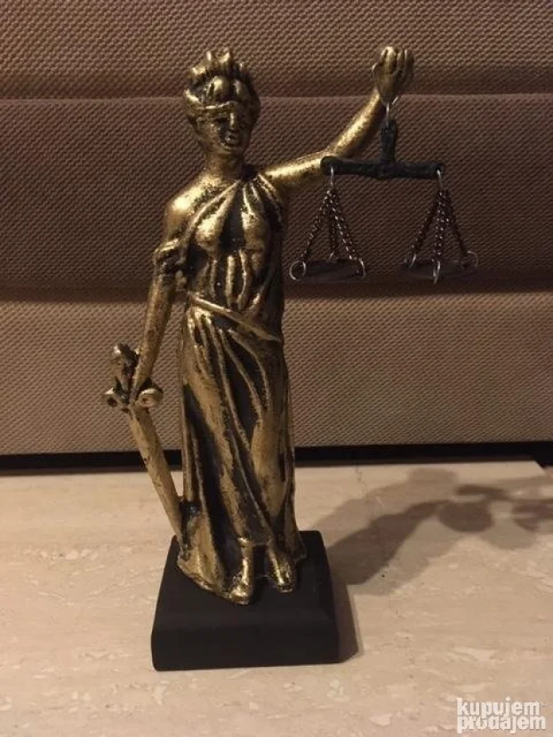 Figura boginja pravde - justicia zlatna-crno postolje - KupujemProdajem