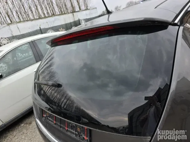 Lancia Delta gepek staklo - KupujemProdajem