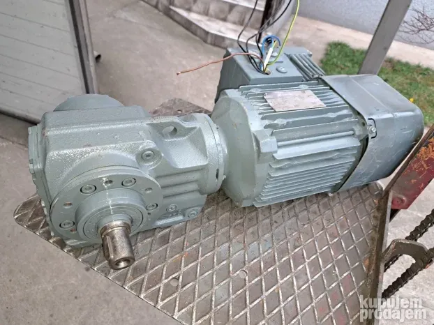 Reduktor sa frekventnim reg. 1,5 kw od 20 do 200 o/min - KupujemProdajem