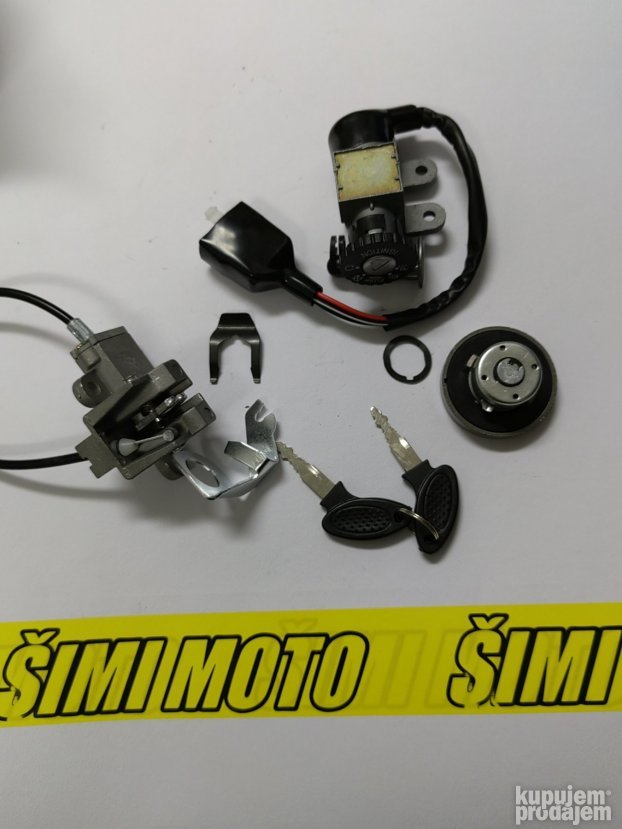 Kontakt brava kineski skuter SA CEPOM ZA GORIVO i 2 kljuca ...