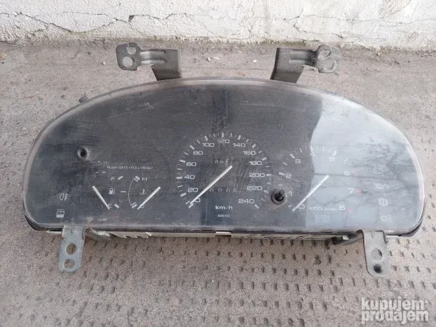 Instrument tabla Mazda 323 F kilometar km sat 323f - KupujemProdajem