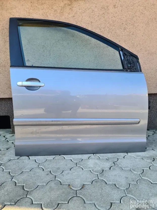 VW Polo prednja desna vrata - KupujemProdajem