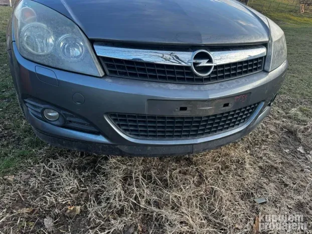 Prednji branik Opel Astra H GTC Z 155 - KupujemProdajem