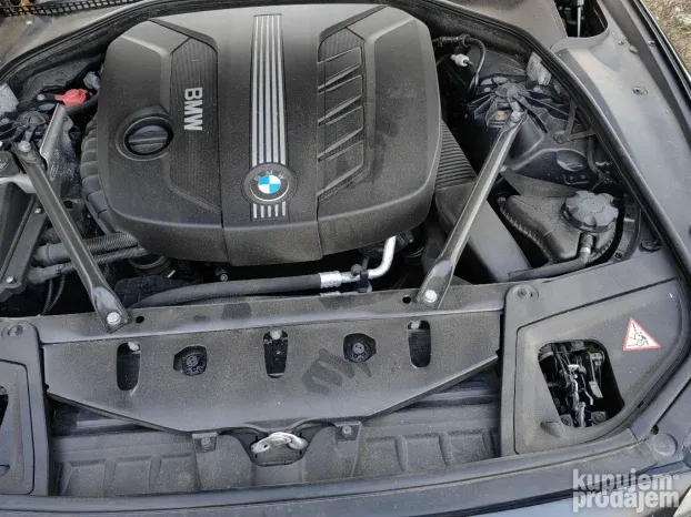 Bmw f10 f11 poklopac motora n47 - KupujemProdajem