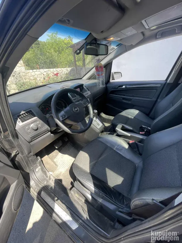 Tabla instrumental opel zafira b sa airbagovima - KupujemProdajem