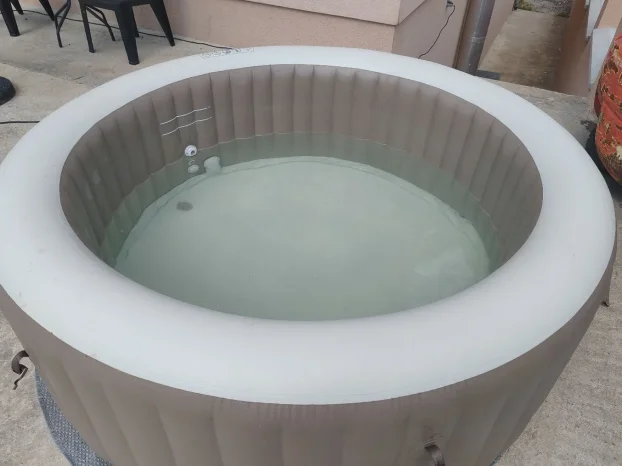 Intex Djakuzi bazen za 4 i 6 osoba (BEZ OPREME) - KupujemProdajem