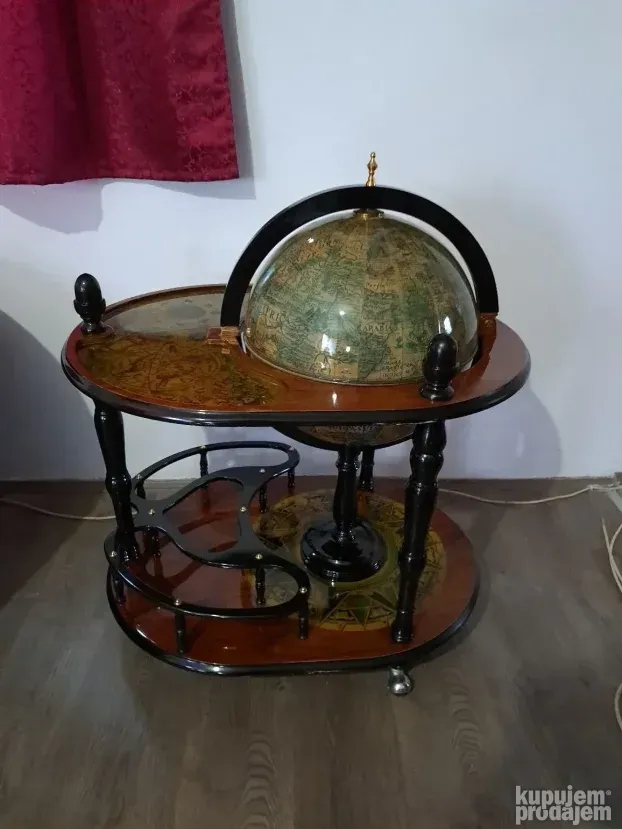 Globus bar za piće elegantan i funkcionalan komad nameštaj - KupujemProdajem