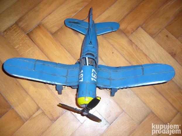 Stari limeni avion - KupujemProdajem