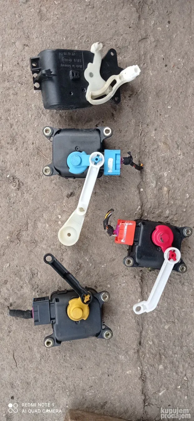 Audi A4 B5 2.5 tdi motorici klapni za ventilaciju - KupujemProdajem