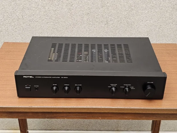 Rotel RA-810A - KupujemProdajem
