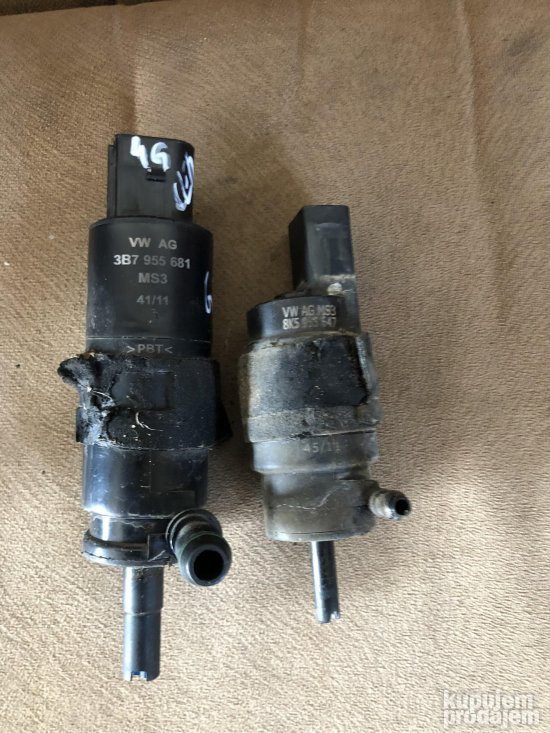 Audi A6 motorici na boci za tecnosti za pranje soferke i far ...