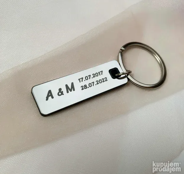 Privezak za ključeve sa gravurom - ime, datum, otisak prsta ...