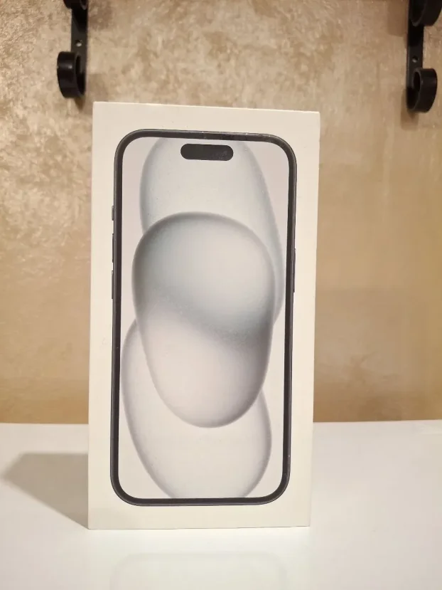 Iphone 15 128Gb Novo/Garancija - KupujemProdajem