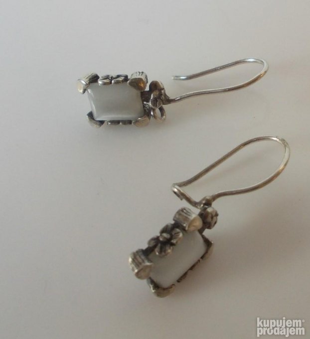 Antik Prelepe stare mindjuse sa Poludragim kamenom bele boje - KupujemProdajem